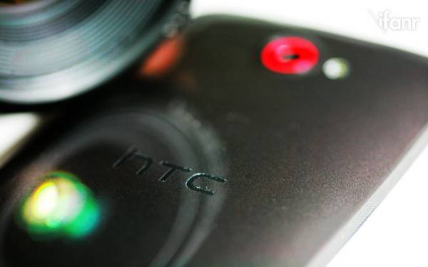 HTC 的精品策略：双旗舰并排走 | 爱范儿