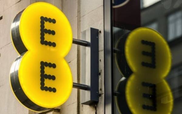 英国运营商 EE 宣布其 4G 用户量已达 31.8 万 | 爱范儿