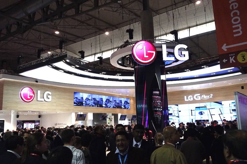 【MWC】带你看 MWC 最具重量级的展台 | 爱范儿