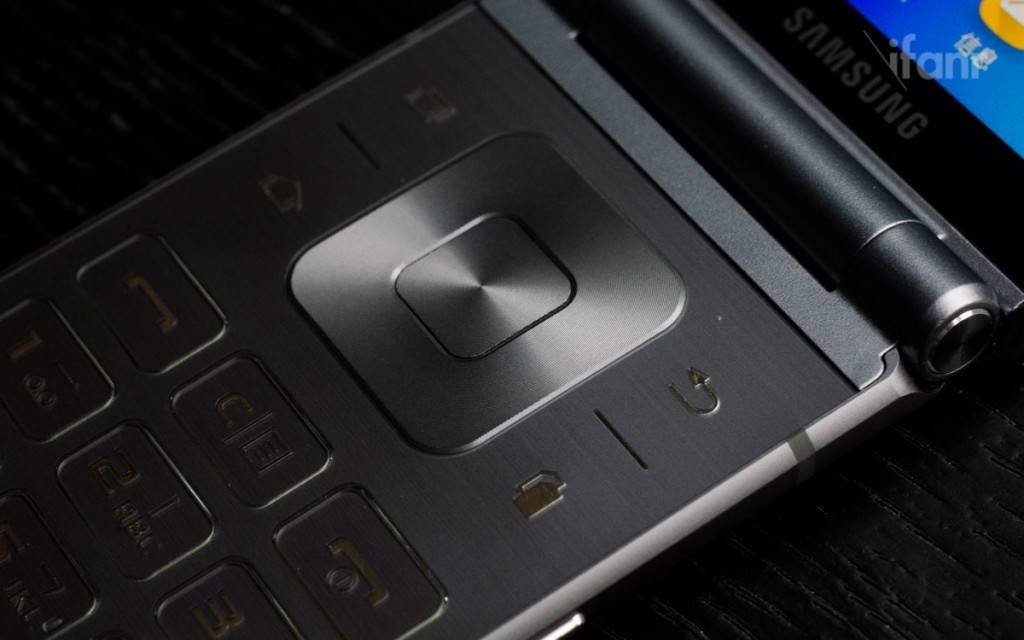 三星 W2016 体验：售价 2 万的翻盖机竟如此智能 | 爱范儿