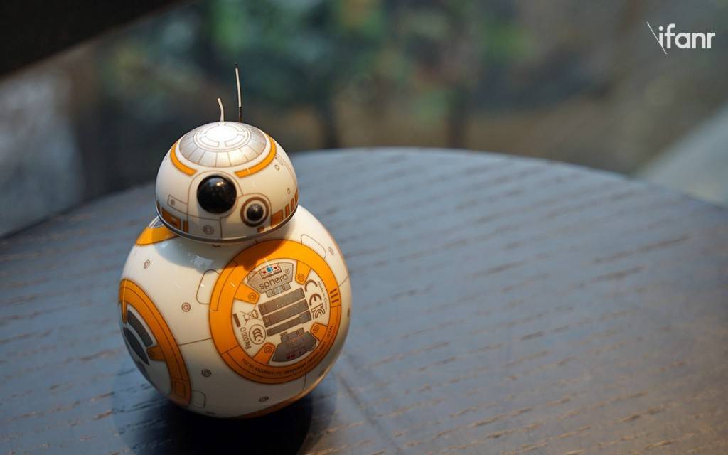 星球大战 BB-8 评测：萌到能当宠物的机器人 | 爱范儿