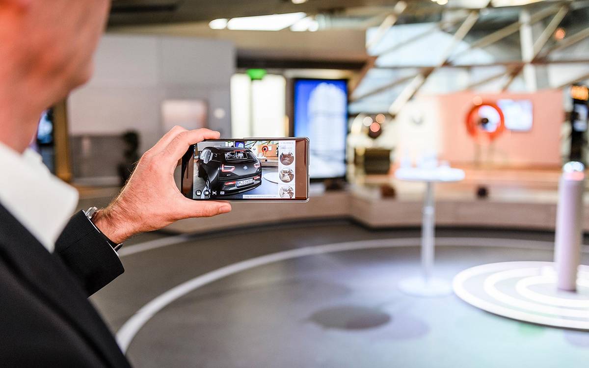 【CES2017】Google 联手宝马开发了一款 AR 应用，大概只有土豪才用得上吧…… | 爱范儿