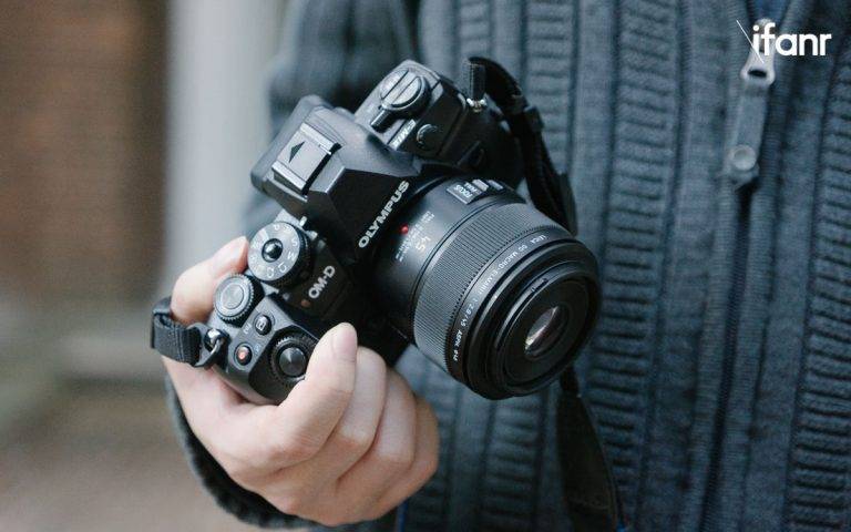 奥林巴斯 EM10 Mark iii 体验：与旗舰比肩的操控性，是它最大的武器 | 爱范儿