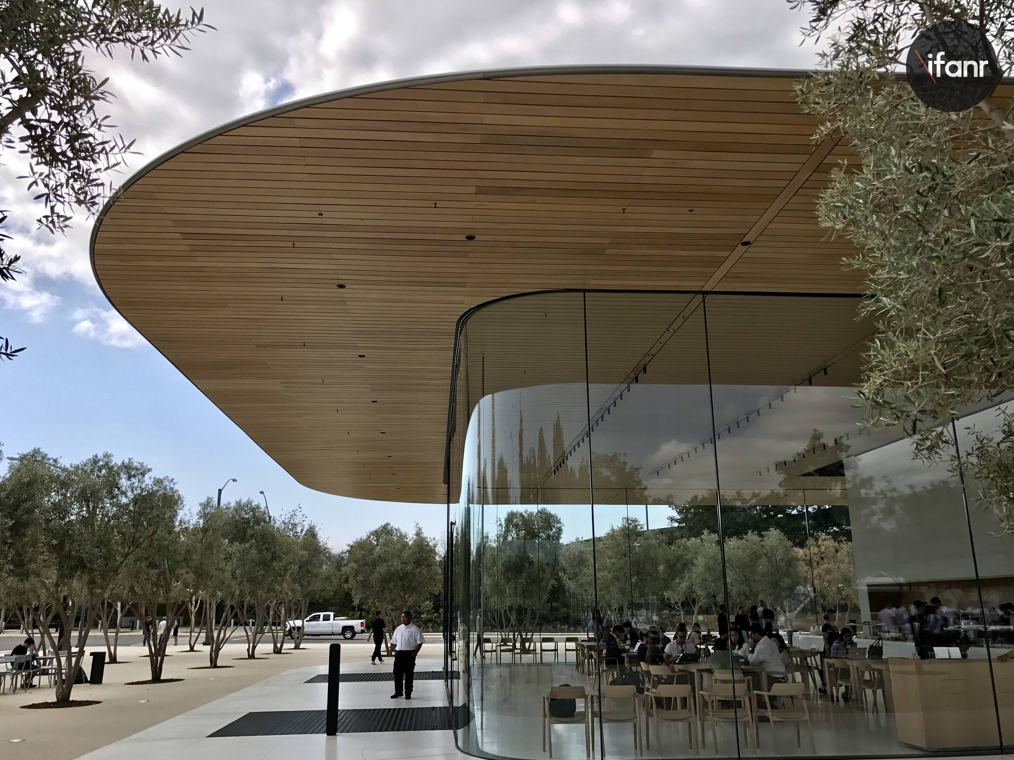 苹果花 1 亿美金打造 Apple Park 访客中心，想让你拿着 iPad 游总部 | 爱范儿