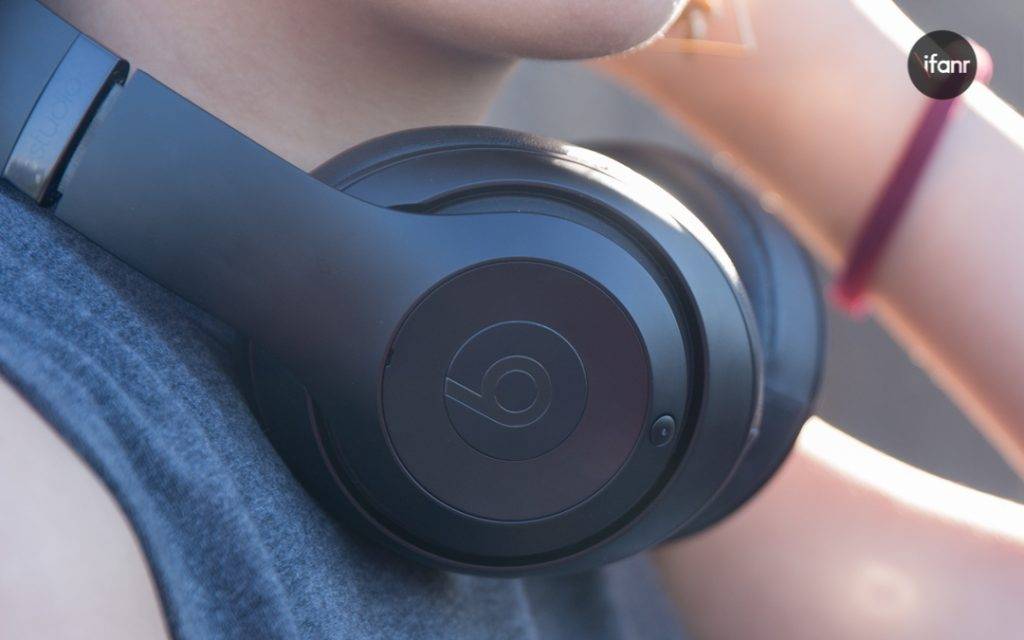 Beats Studio 3 评测：苹果系的第一款降噪耳机，究竟值不值 2888 元？ | 爱范儿