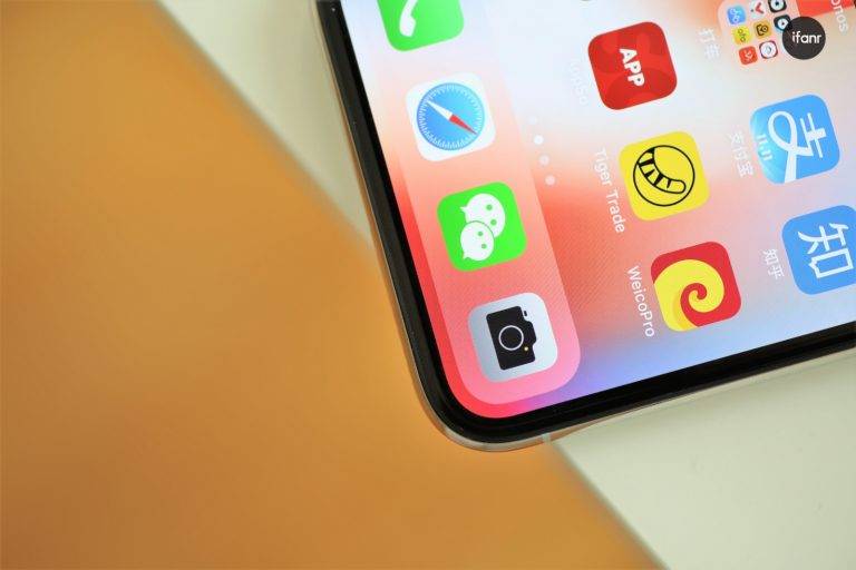 iPhone X 评测：史上变化最大的 iPhone，付出 8388 元究竟值不值？ | 爱范儿