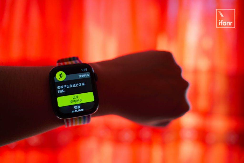 Apple Watch Series 4 首发评测：它是智能手表的 iPhone 4 | 模范评测 | 爱范儿