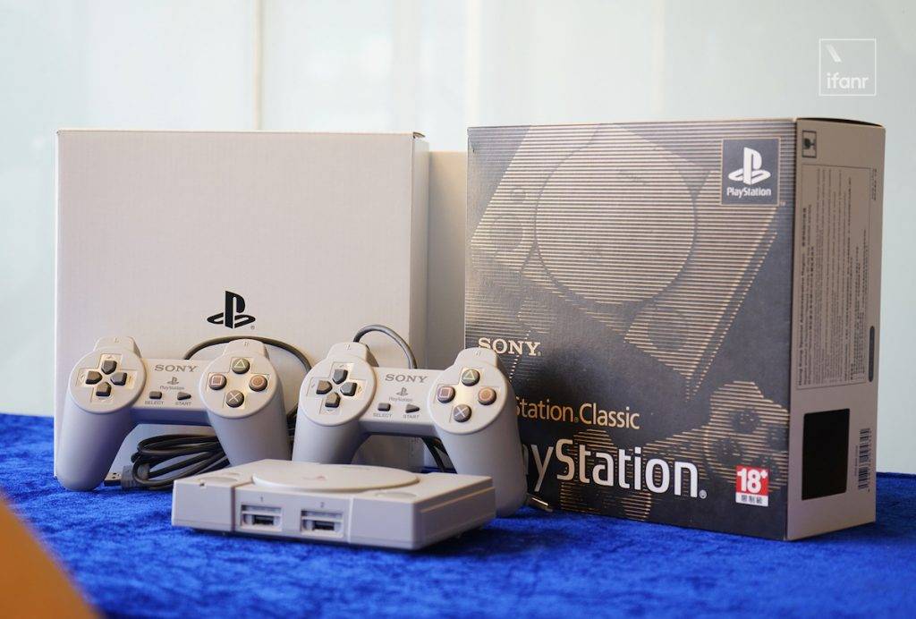 索尼复刻了初代 PlayStation 游戏机：情怀满满，内置 20 款经典游戏 | 爱范儿
