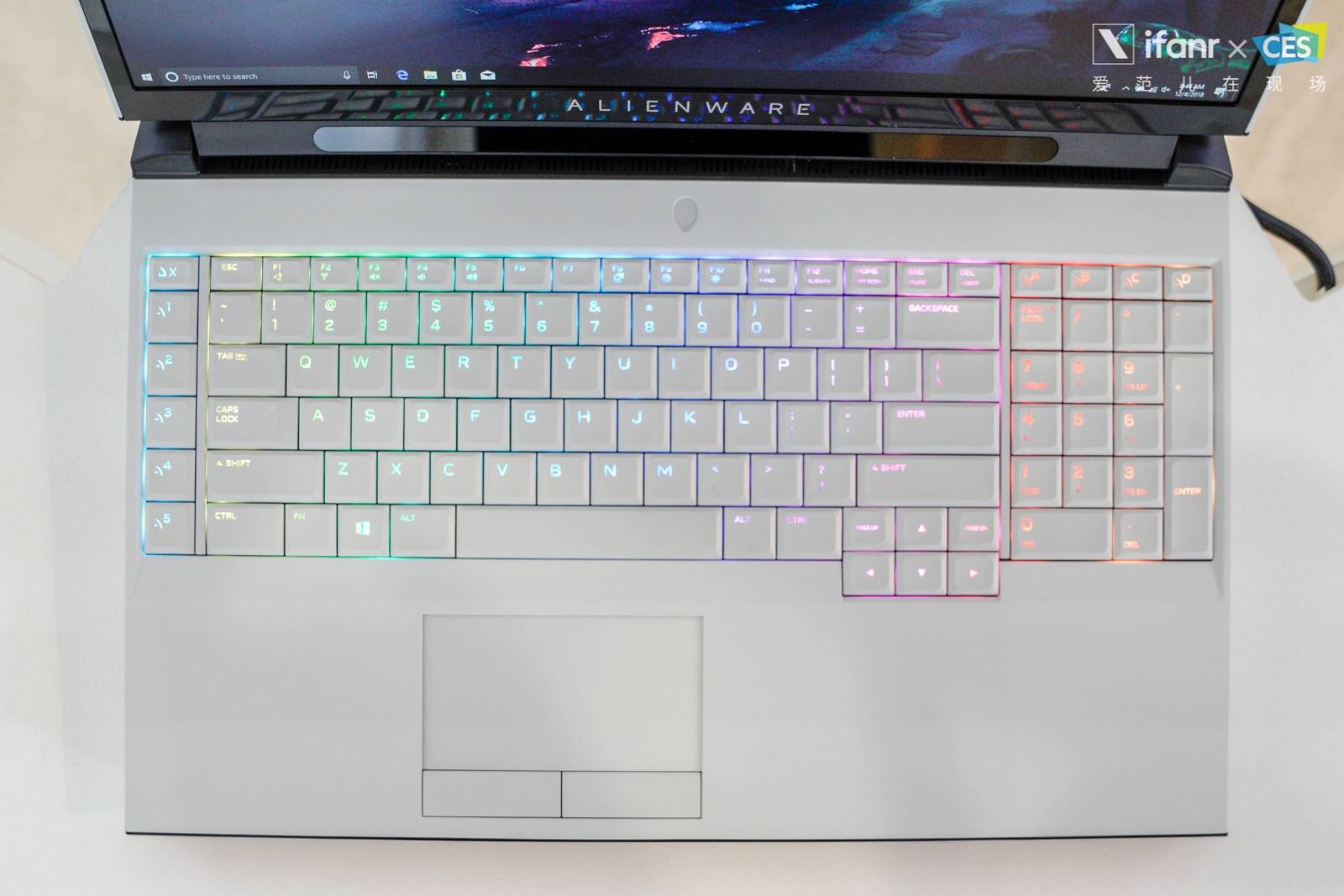 ALIENWARE 发布的全新 AREA-51m，致敬了 17 年前第一款外星人游戏本 | 爱范儿