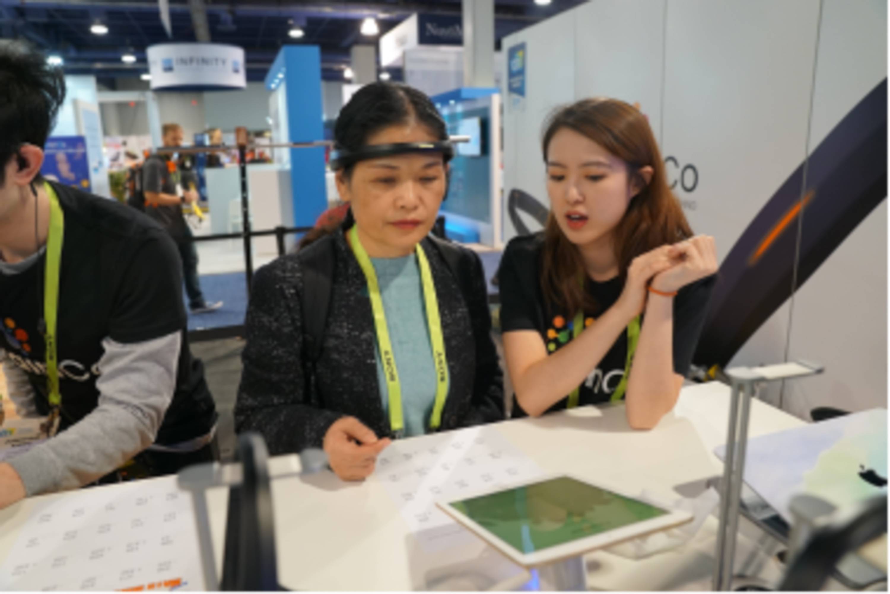 专注脑机接口开发的 BrainCo，在 CES 2019 上展示了三款新品 | 爱范儿