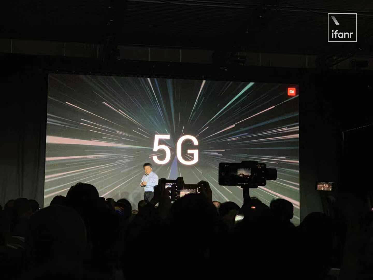 LG MWC 2019 发布会：在折叠手机开始爆发的时代，LG 却发布了一台外挂双屏手机 | 爱范儿