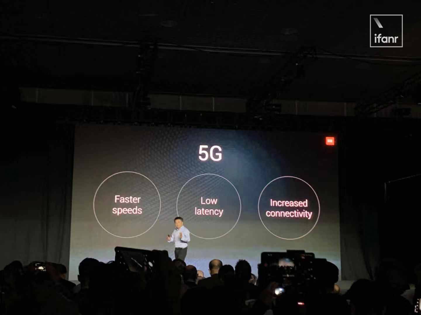 LG MWC 2019 发布会：在折叠手机开始爆发的时代，LG 却发布了一台外挂双屏手机 | 爱范儿