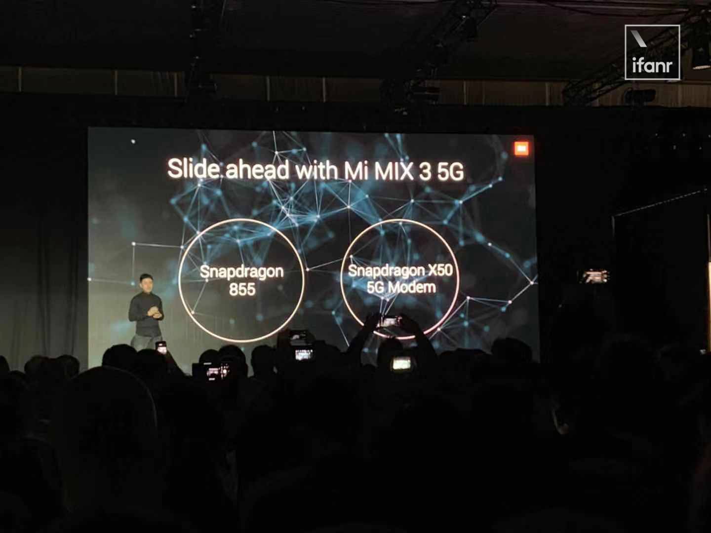 LG MWC 2019 发布会：在折叠手机开始爆发的时代，LG 却发布了一台外挂双屏手机 | 爱范儿