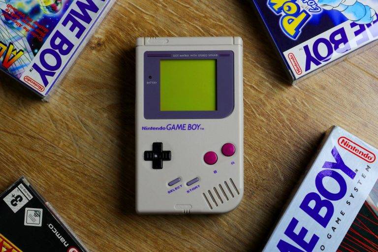 Game Boy 走过 30 周年，任天堂带给世界的不止是一部掌机 | 硬哲学 | 爱范儿