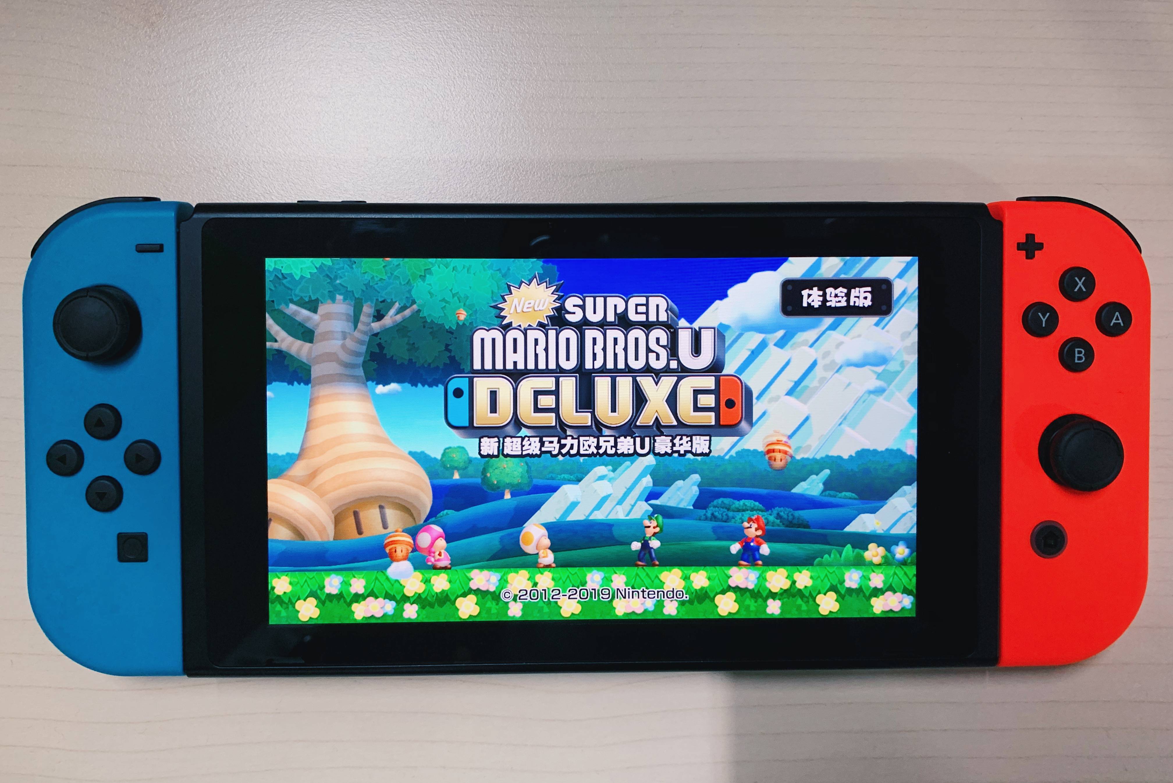 国行 Nintendo Switch 上手体验：全球卡带能不能玩，2099 元值不值得买？ | 爱范儿