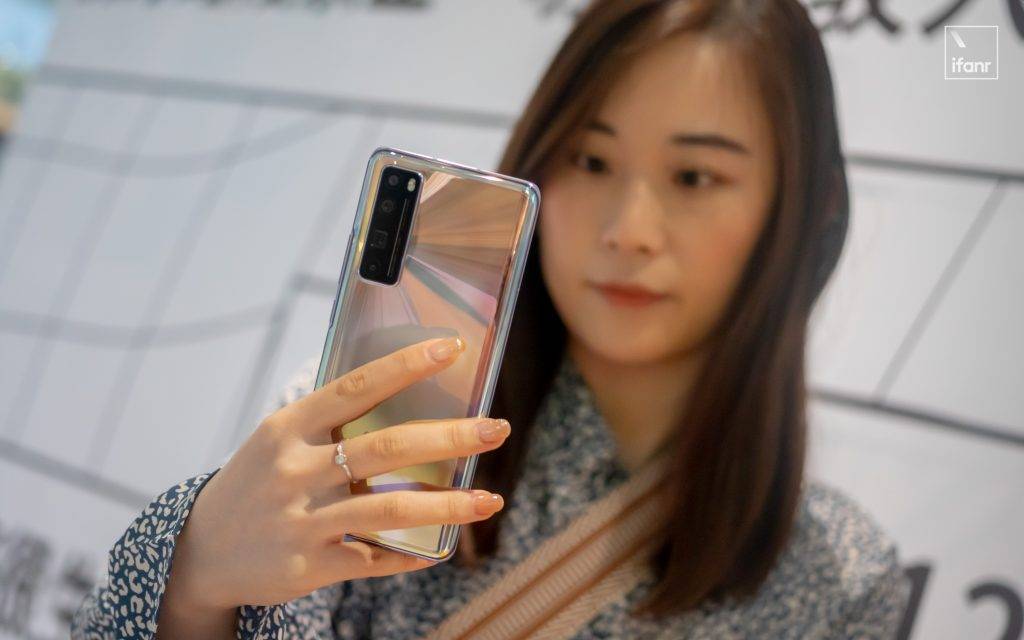 华为 nova7 Pro 评测：麒麟 985 加成，内外兼修的 5G 自拍视频新星 | 爱范儿