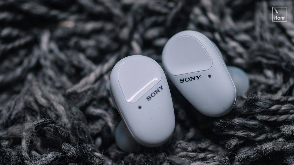 WF-SP800N 真无线降噪耳机体验：26 小时长续航，跑个马拉松也不断电 | 爱范儿