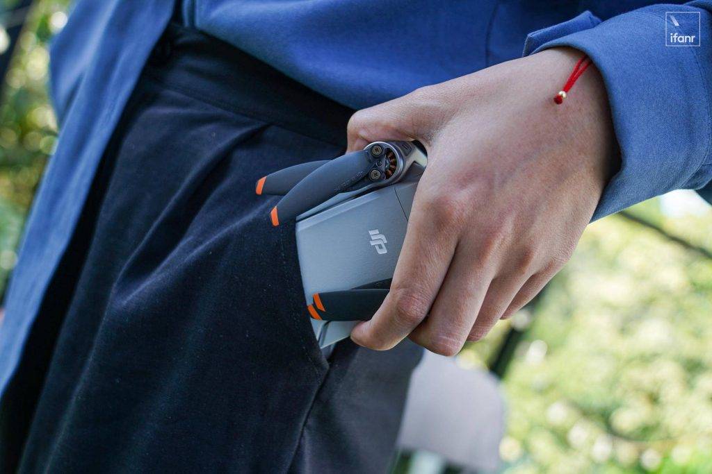 DJI Mini 2 首发评测：小机身，藏大性能 | 爱范儿