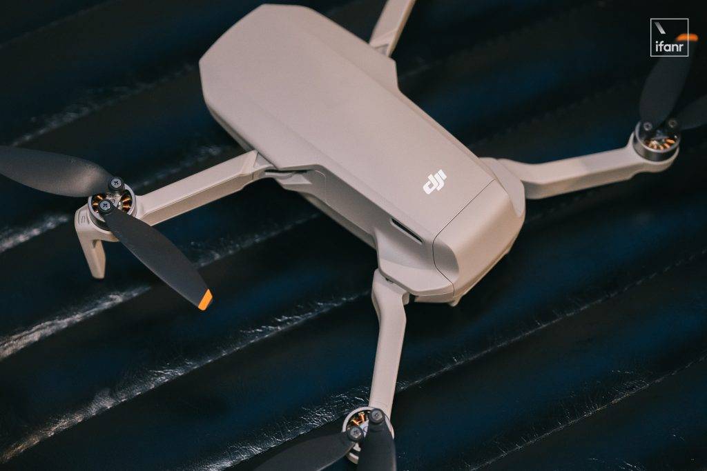 DJI Mini 2 首发评测：小机身，藏大性能 | 爱范儿