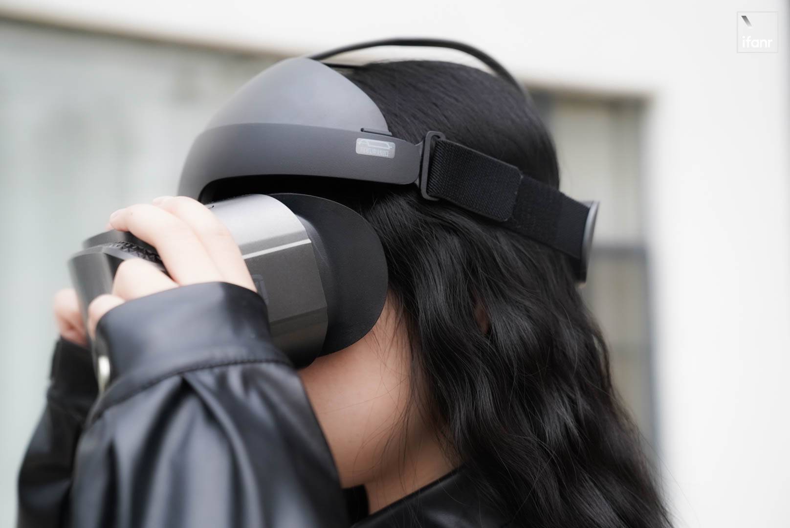 爱奇艺奇遇 2S VR 一体机体验：这可能是最便宜的 200 寸「巨幕影院」 | 爱范儿