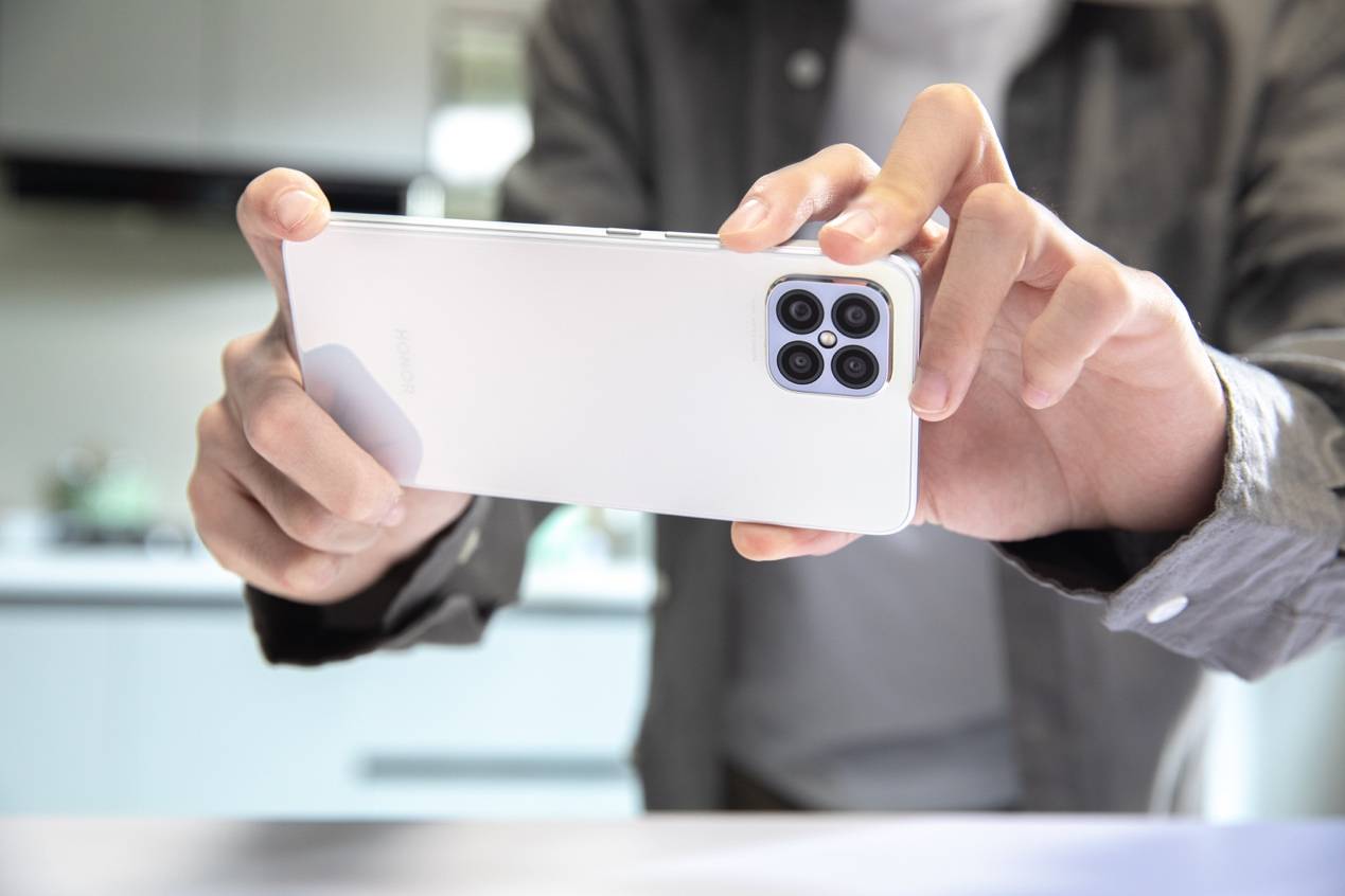 荣耀 Play5 发布：66W 超级快充，7.46mm 轻薄机身，6400 万超清四摄 | 爱范儿