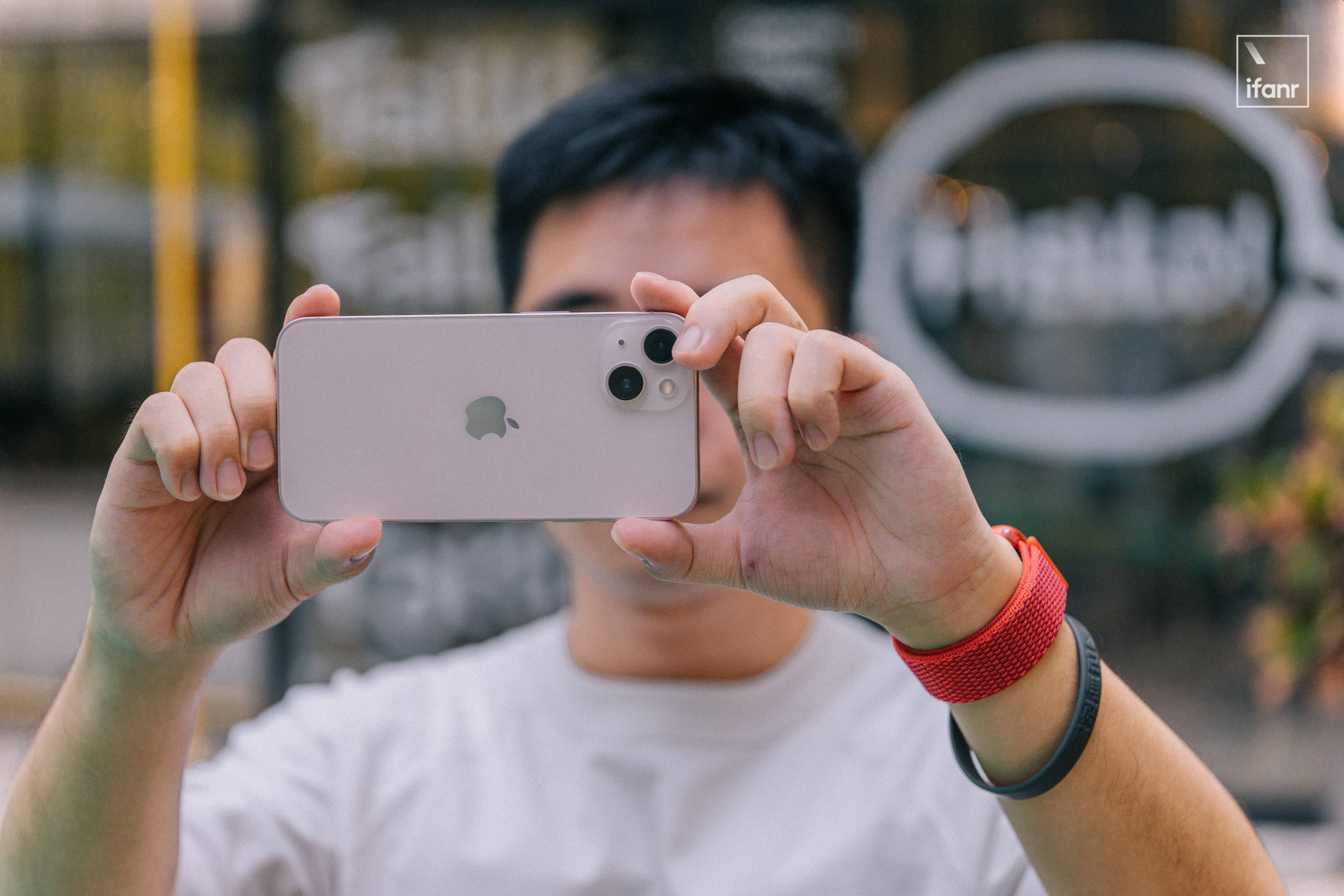 iPhone 13 首发评测：变强了，还更亲民了？ | 爱范儿