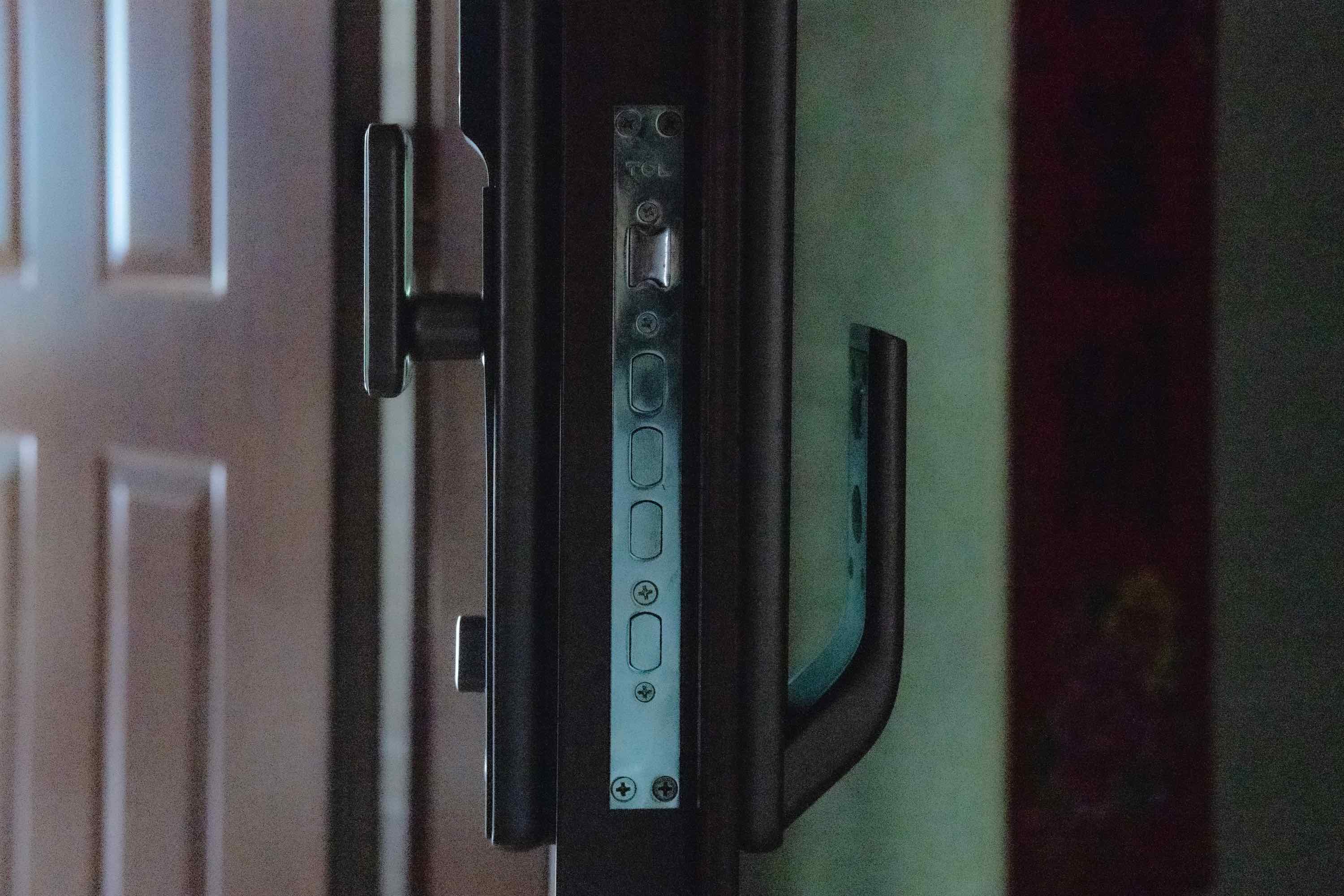 TCL X7S 智能门锁体验：用上 iPhone 同款人脸识别，可视化安防老少皆可用 | 爱范儿