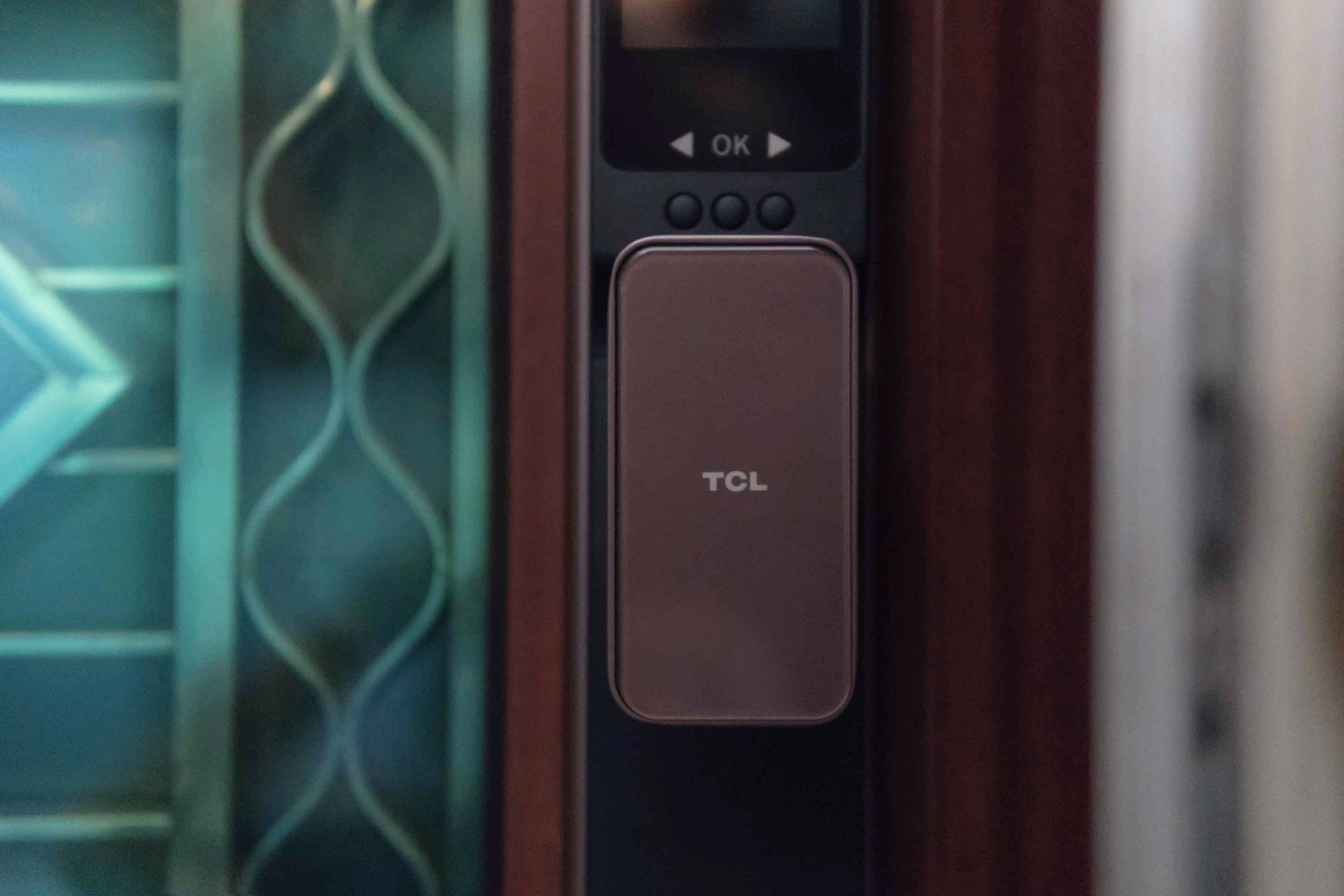 TCL X7S 智能门锁体验：用上 iPhone 同款人脸识别，可视化安防老少皆可用 | 爱范儿