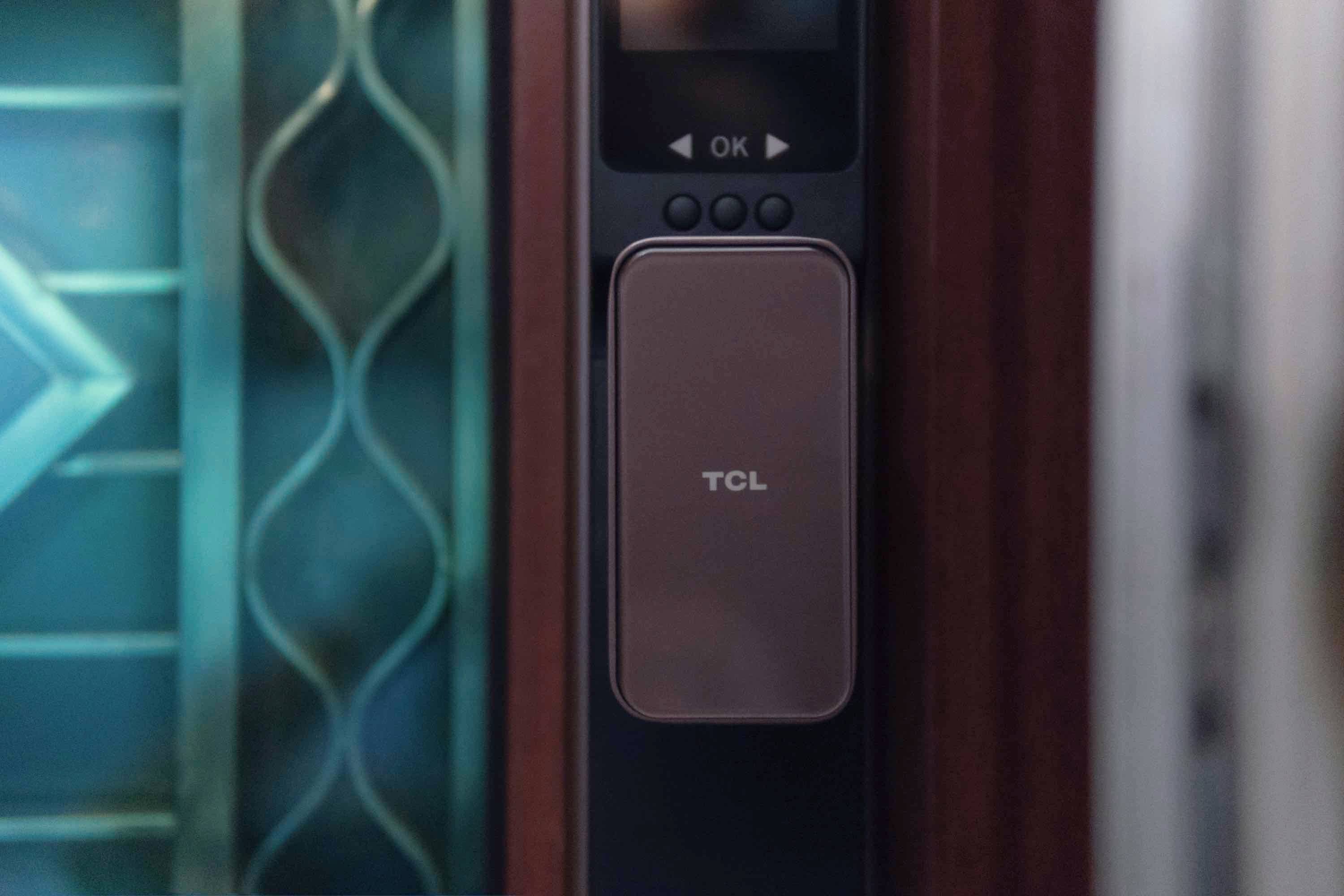 TCL X7S 智能门锁体验：用上 iPhone 同款人脸识别，可视化安防老少皆可用 | 爱范儿