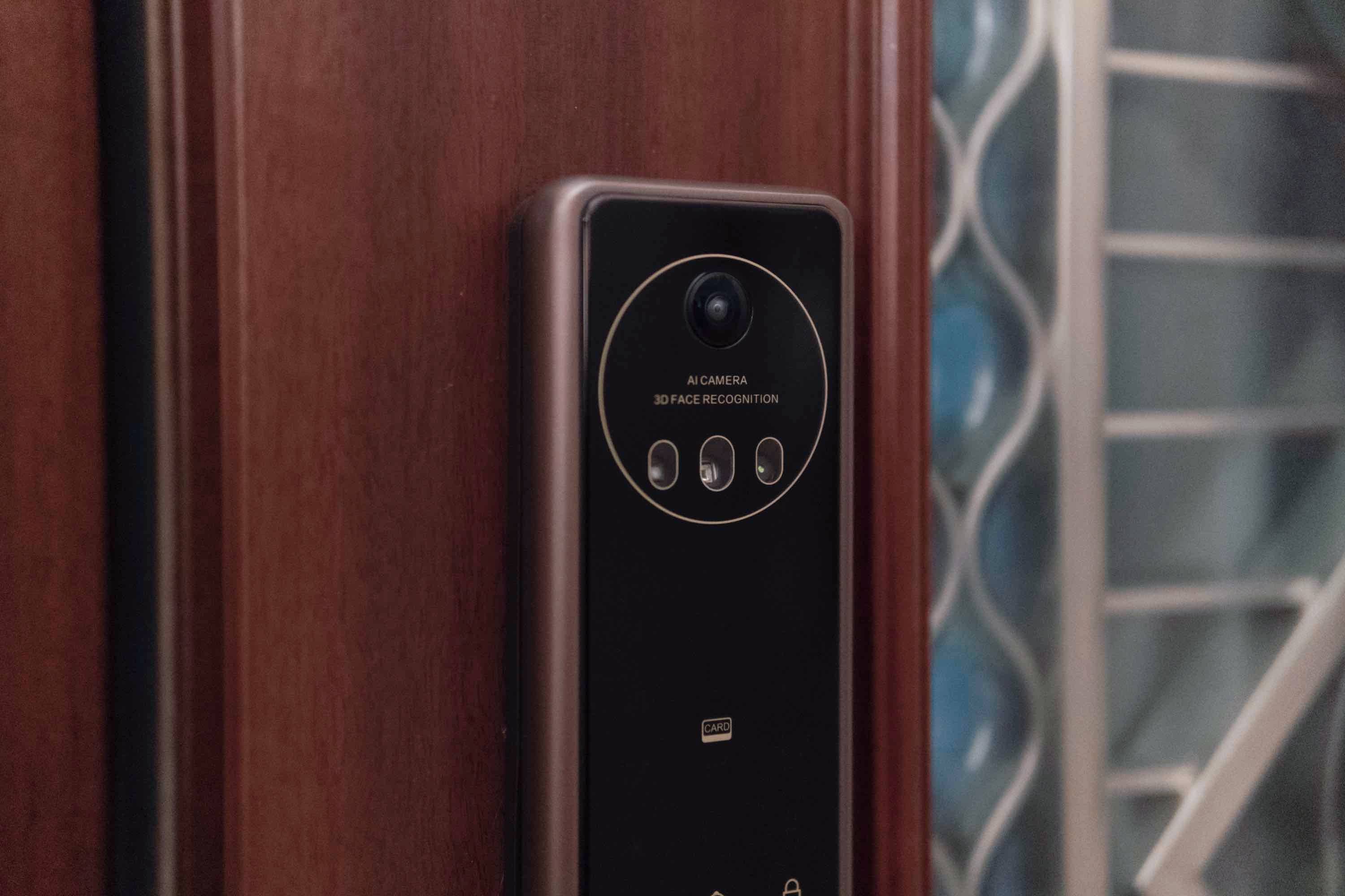 TCL X7S 智能门锁体验：用上 iPhone 同款人脸识别，可视化安防老少皆可用 | 爱范儿