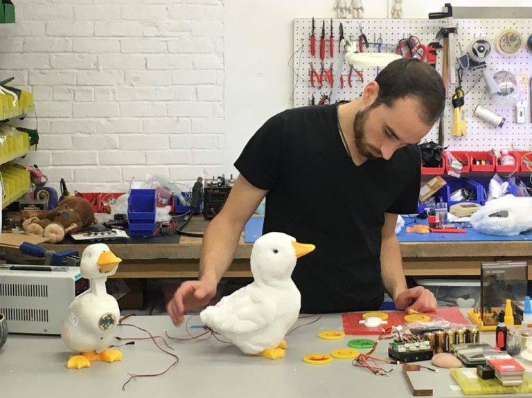 《时代周刊》评选 2021 年度「100 个最佳发明」，英伟达、Adobe、欧莱雅均上榜 | 爱范儿