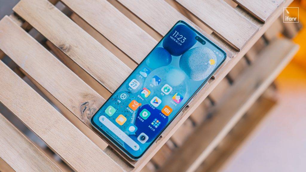 小米 Civi 2 图赏：双 3200 万像素前置「灵动岛」双摄，还有百褶裙后盖 | 爱范儿