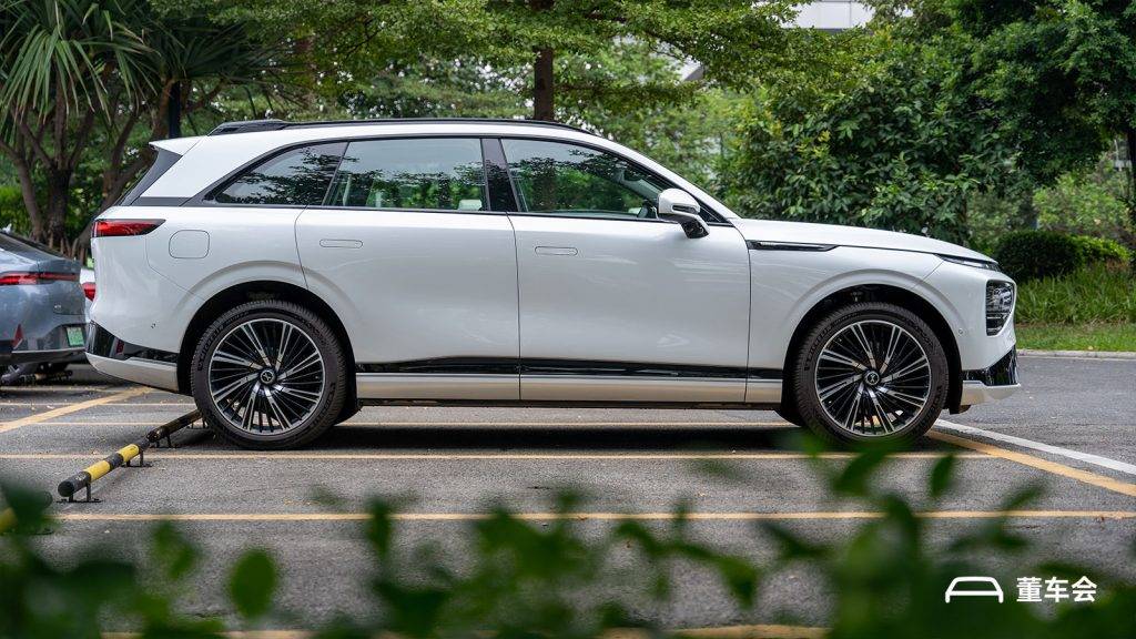 小鹏 G9 全方位解析：30.99 万起，同价位堆料最足 | 爱范儿