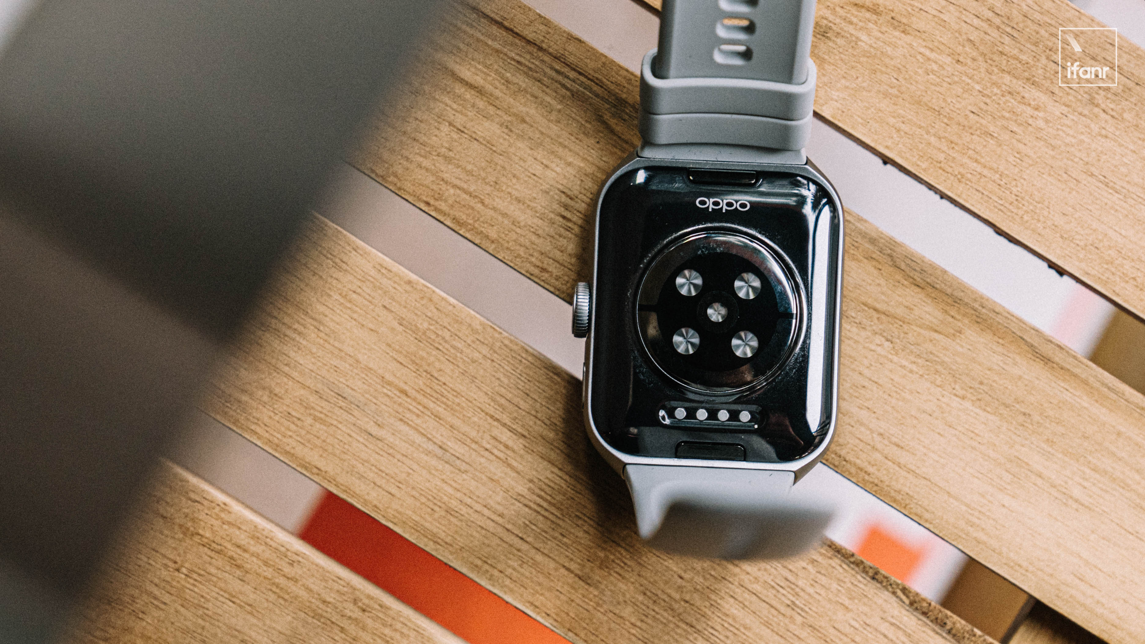 OPPO Watch 3 Pro 图赏：新增冰川灰配色，还有能辅助你上山滑雪的新运动模式 | 爱范儿