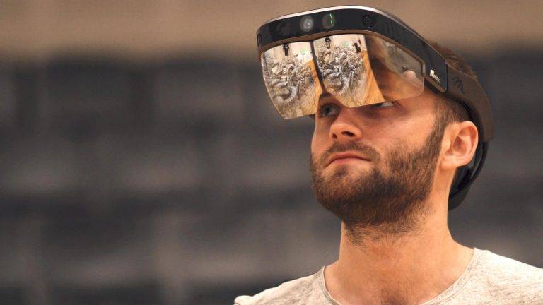 吵着要取代手机的 AR 眼镜，为什么总是火不起来？ | 爱范儿