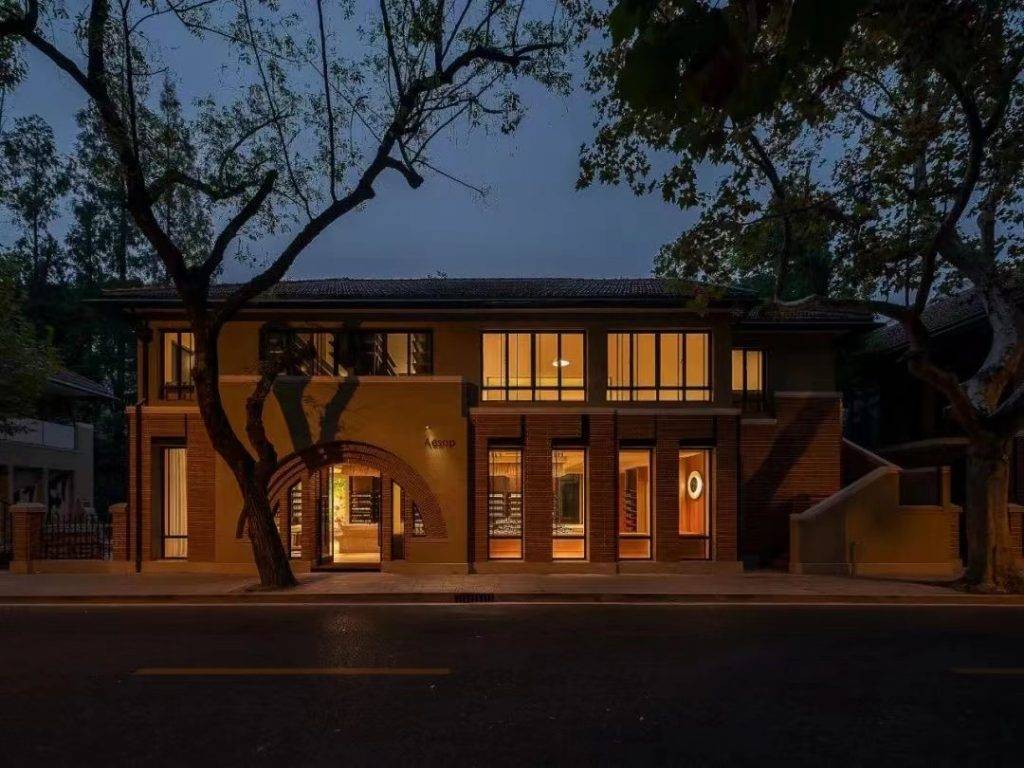 它造出「全球最美门店」，等了 35 年终于来了｜探访 Aesop 中国大陆首店 | 爱范儿
