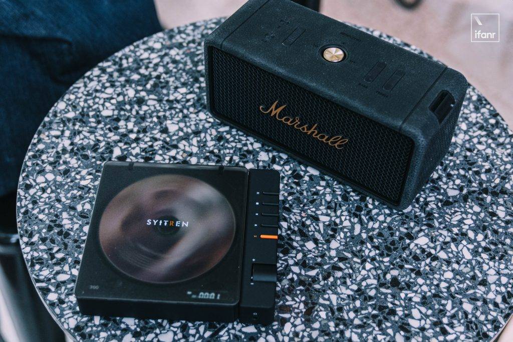 Marshall Middleton 发布：支持快充，能在户外听歌的 Marshall 移动电源 | 爱范儿