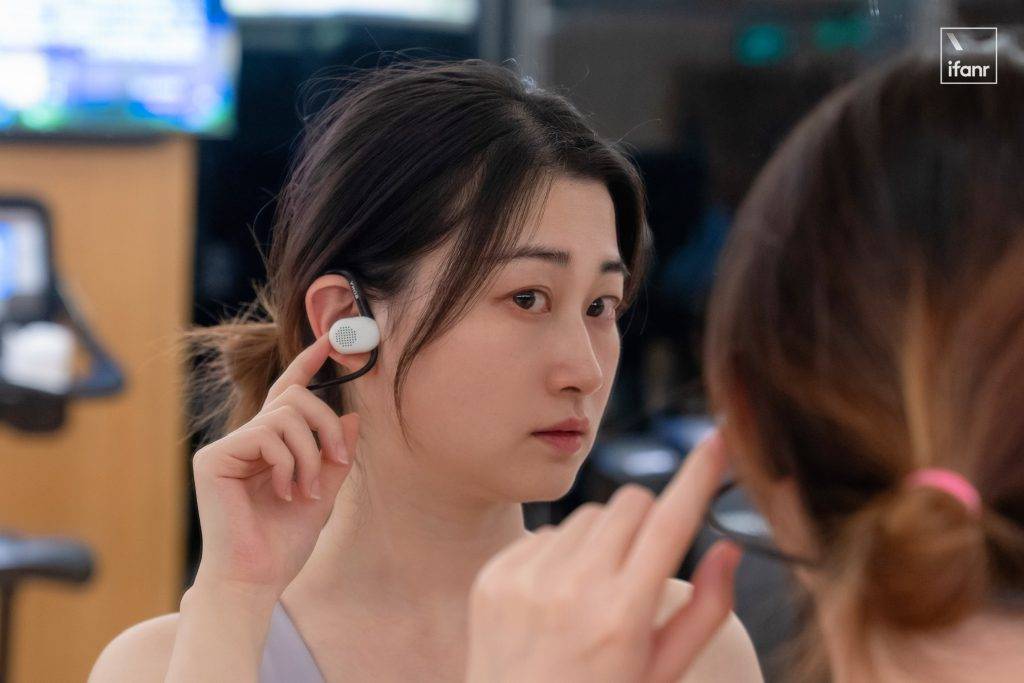 索尼 Float Run 首发体验：一副敞开仍好听的运动耳机 | 爱范儿