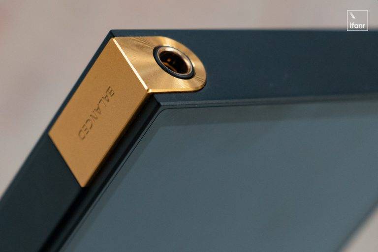 索尼 NW-ZX700 体验：更便携的「小黑砖」，随身醇音的工程级进化 | 爱范儿