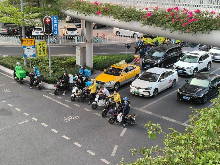 一加 Ace 2V 体验：天玑 9000 搭配 16GB 内存，两千元档的新够用主义 | 爱范儿