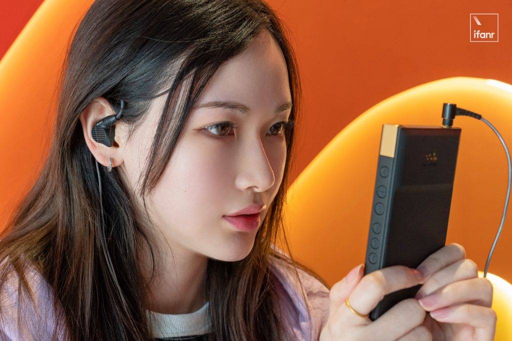 索尼 NW-ZX700 体验：更便携的「小黑砖」，随身醇音的工程级进化 | 爱范儿