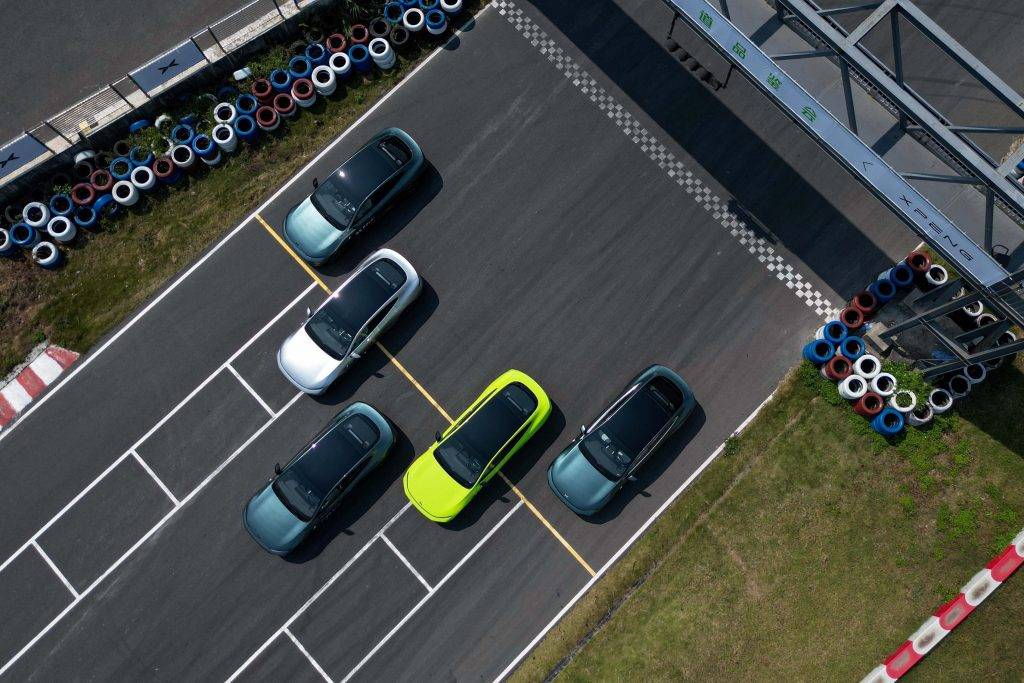 小鹏在全新 P7i 上，实现了它的「轿跑梦」 | 爱范儿