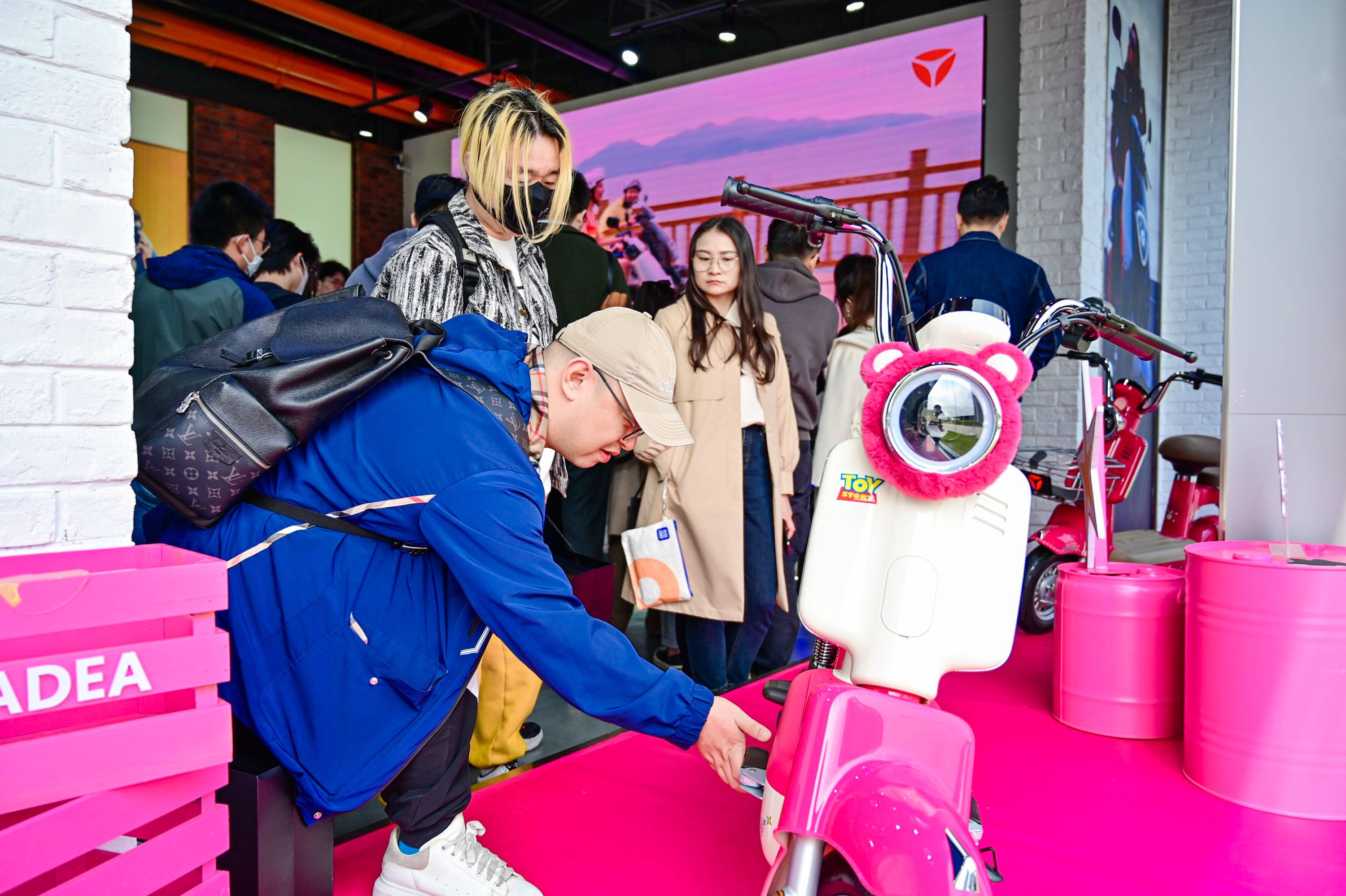 旗舰不止一面！面面俱到，不负美好出行 | 爱范儿