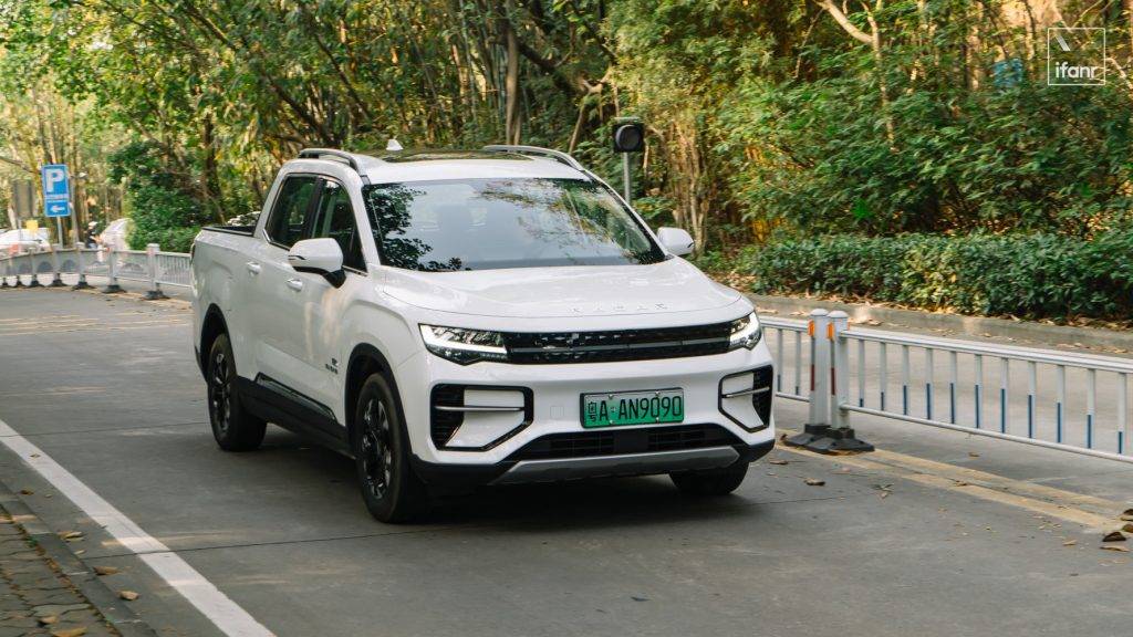 雷达 RD6 试驾：确认！不是皮卡，是懂「装」的 SUV | 爱范儿