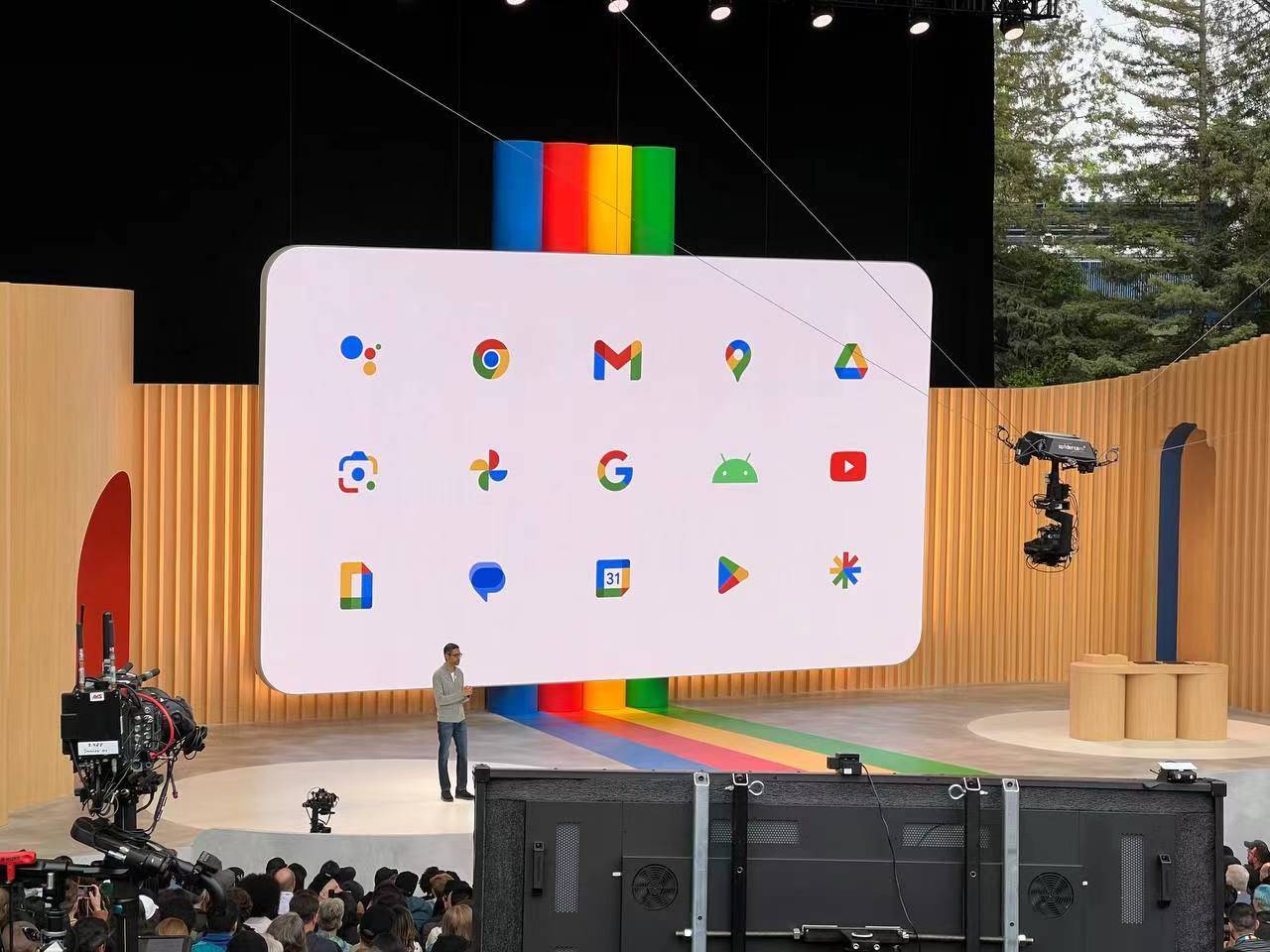 凌晨重磅！Google 版 ChatGPT 史诗级更新， 新模型赶超 GPT-4，要把搜索彻底颠覆 | 爱范儿