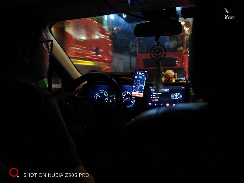 努比亚 Z50S Pro 体验：挑战一英寸！完成度超高的 35mm 主摄手机 | 爱范儿