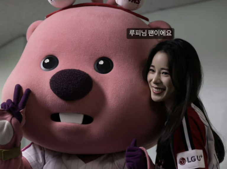 名创优品新联名火爆出圈！她是堪比「玲娜贝儿」的新顶流 | 爱范儿