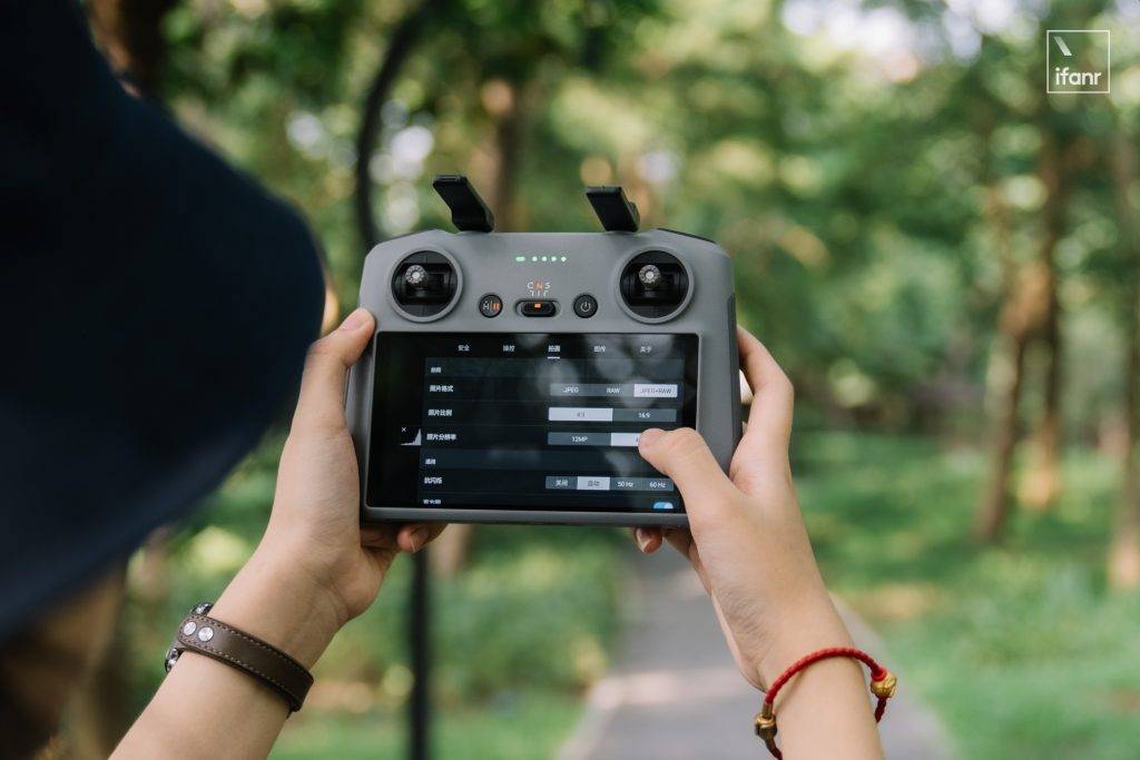 DJI Mini 4 Pro 体验，最完整的入门级无人机 | 爱范儿