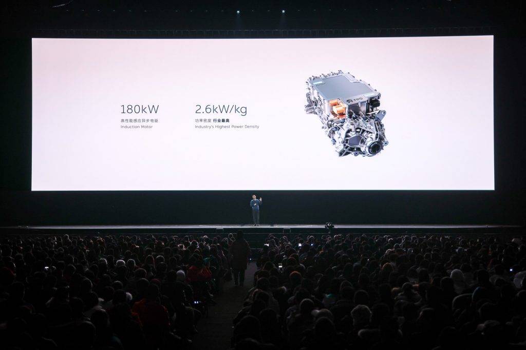 蔚来 ET9 亮相！预售价 80 万元，百万级行政轿车迎来「中国玩家」 | 爱范儿