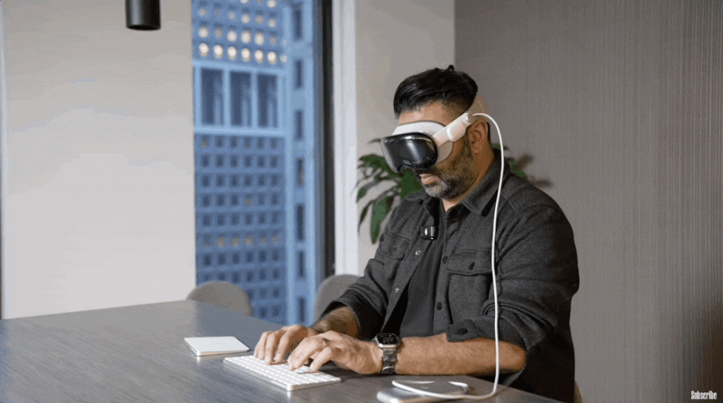 苹果 Vision Pro 的首发评测来了！看看上头的他们怎么说 | 爱范儿